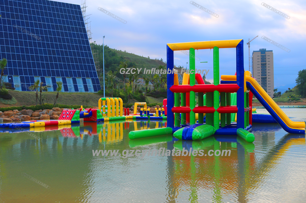 Juegos deportivos acuáticos inflables del Parque Acuático Flotante,