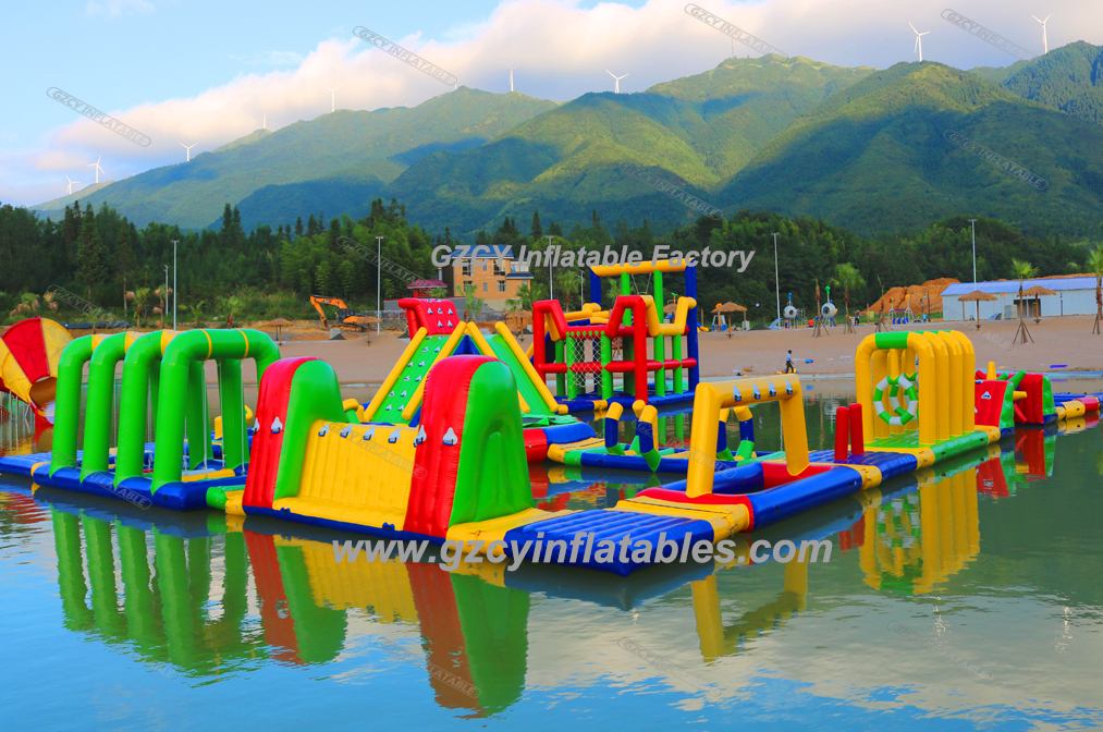 Juegos deportivos acuáticos inflables del Parque Acuático Flotante,